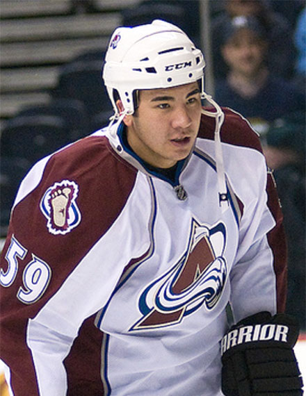 Adler verstärken den Angriff