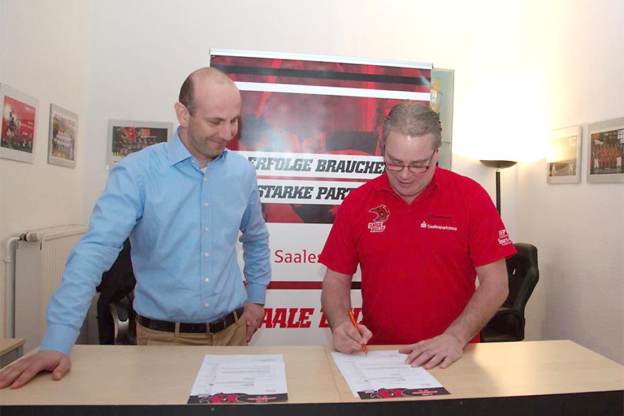 Saale Bulls verlängern mit Trainer Ken Latta